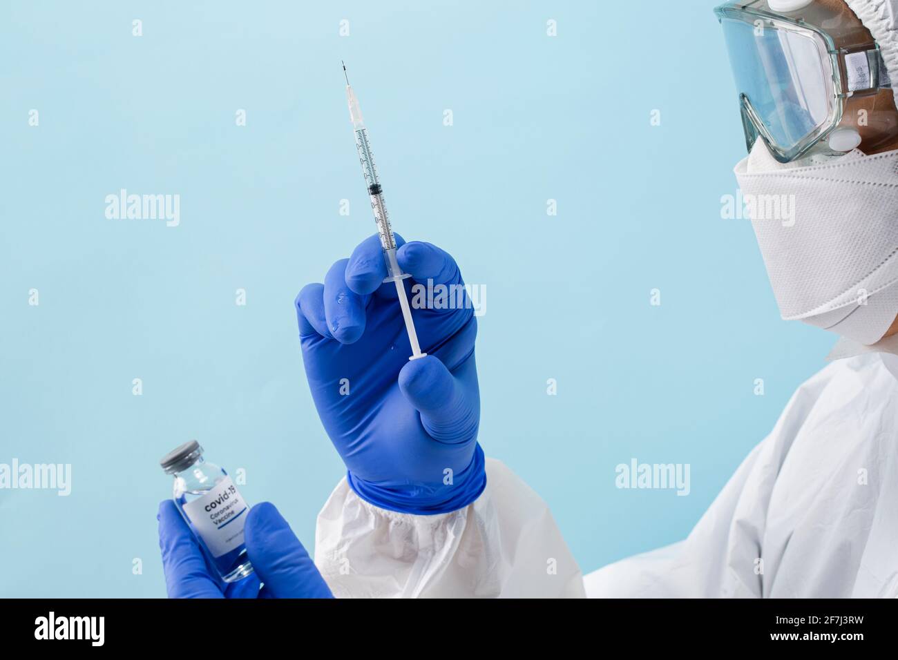 Covid 19 virus vaccine injection, syringe Stock Photo - Alamy
