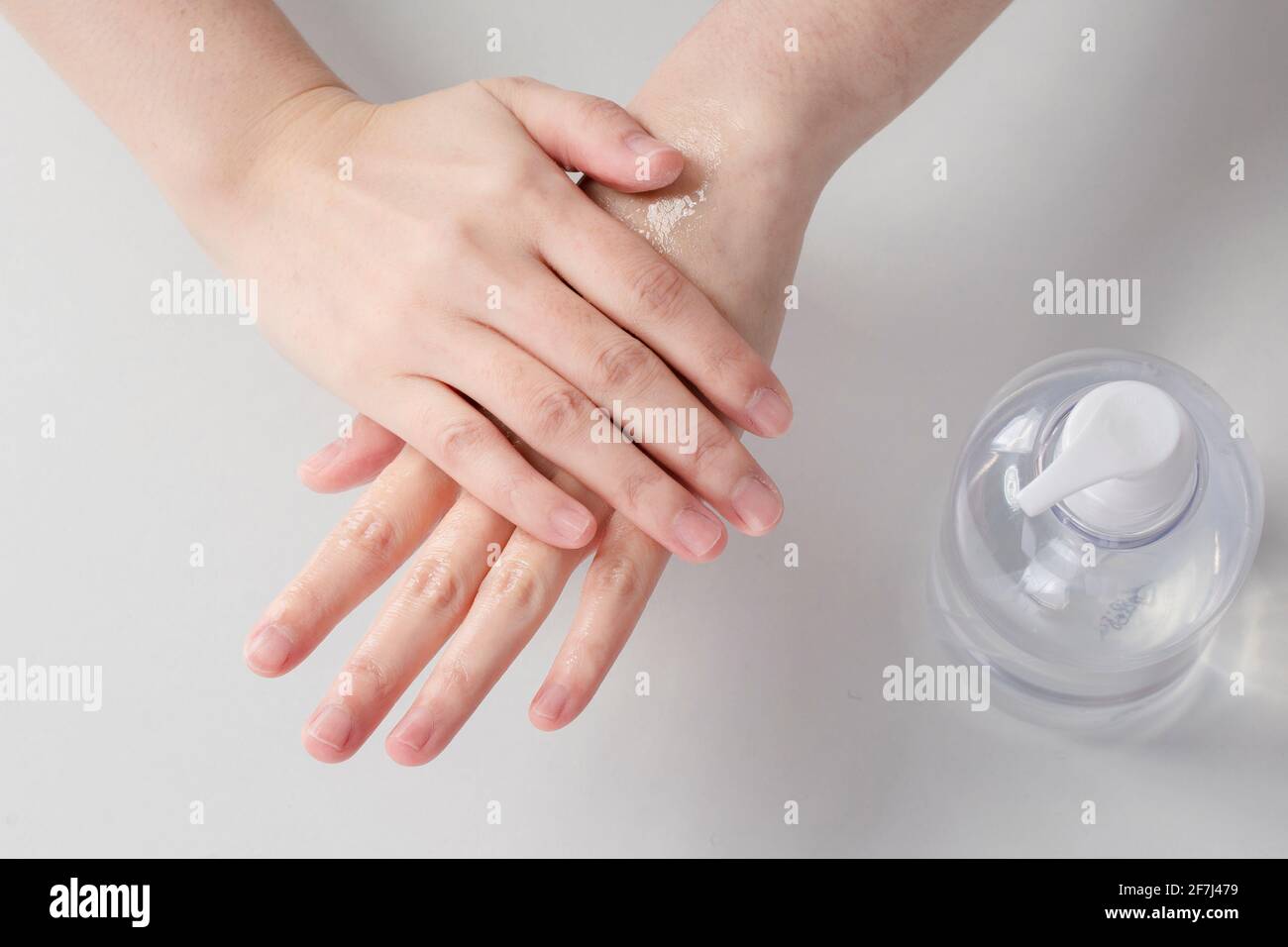using hand sanitizer, disinfect hands Stock Photo - Alamy