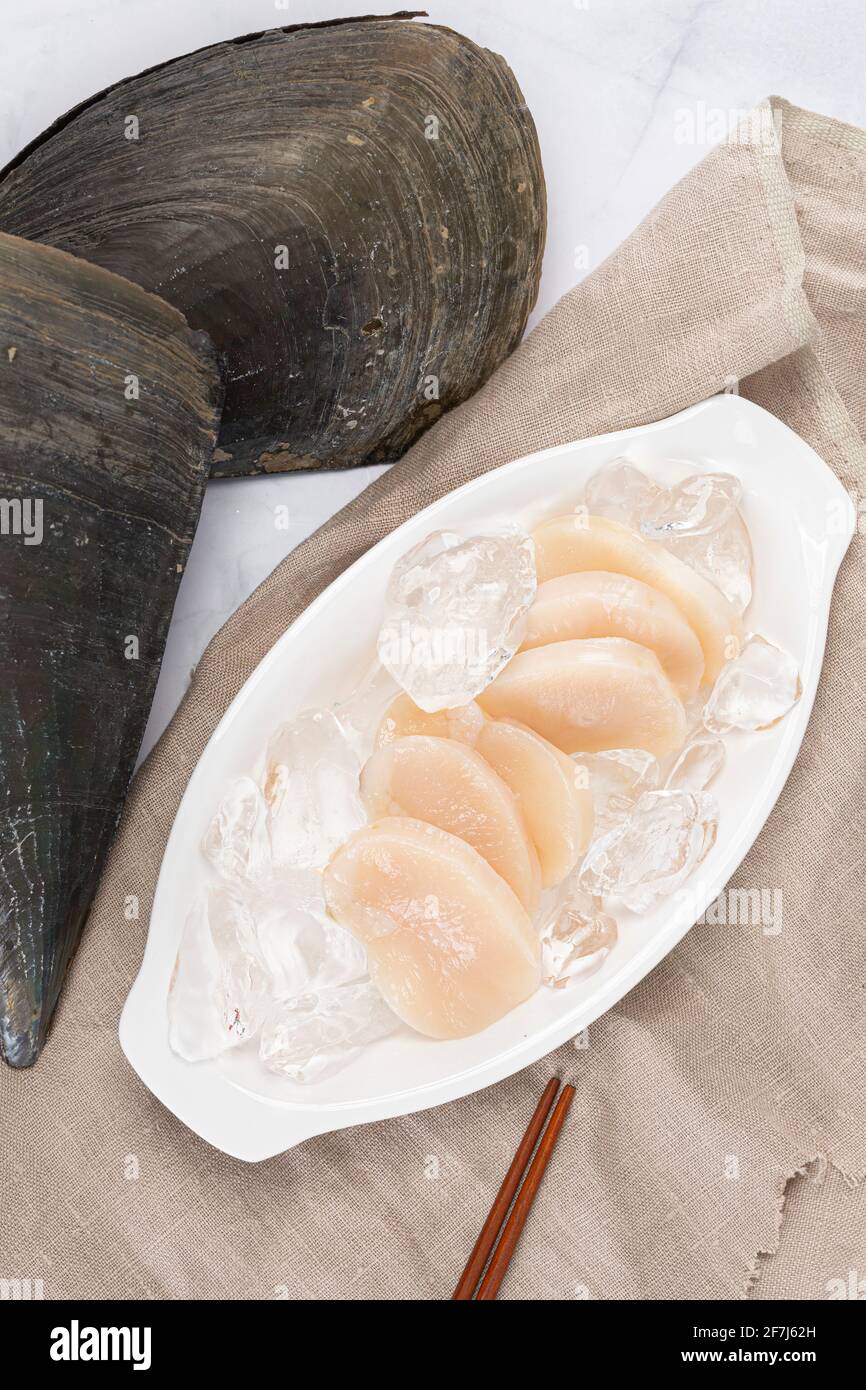 sliced pen shell meat and ice Stock Photo - Alamy
