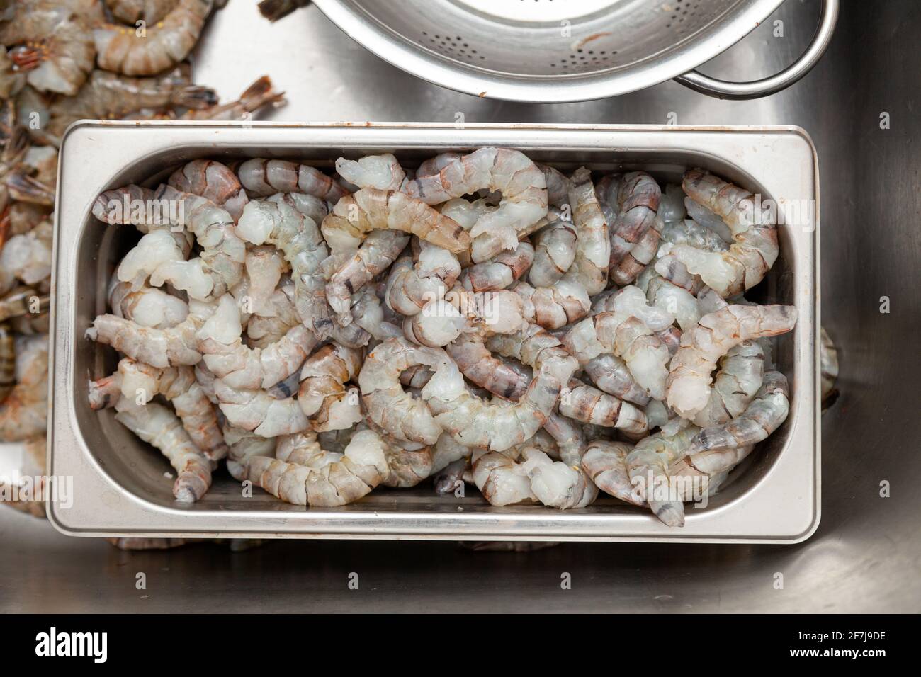 Many peeled raw headless large shrimps without shell Stock Photo - Alamy