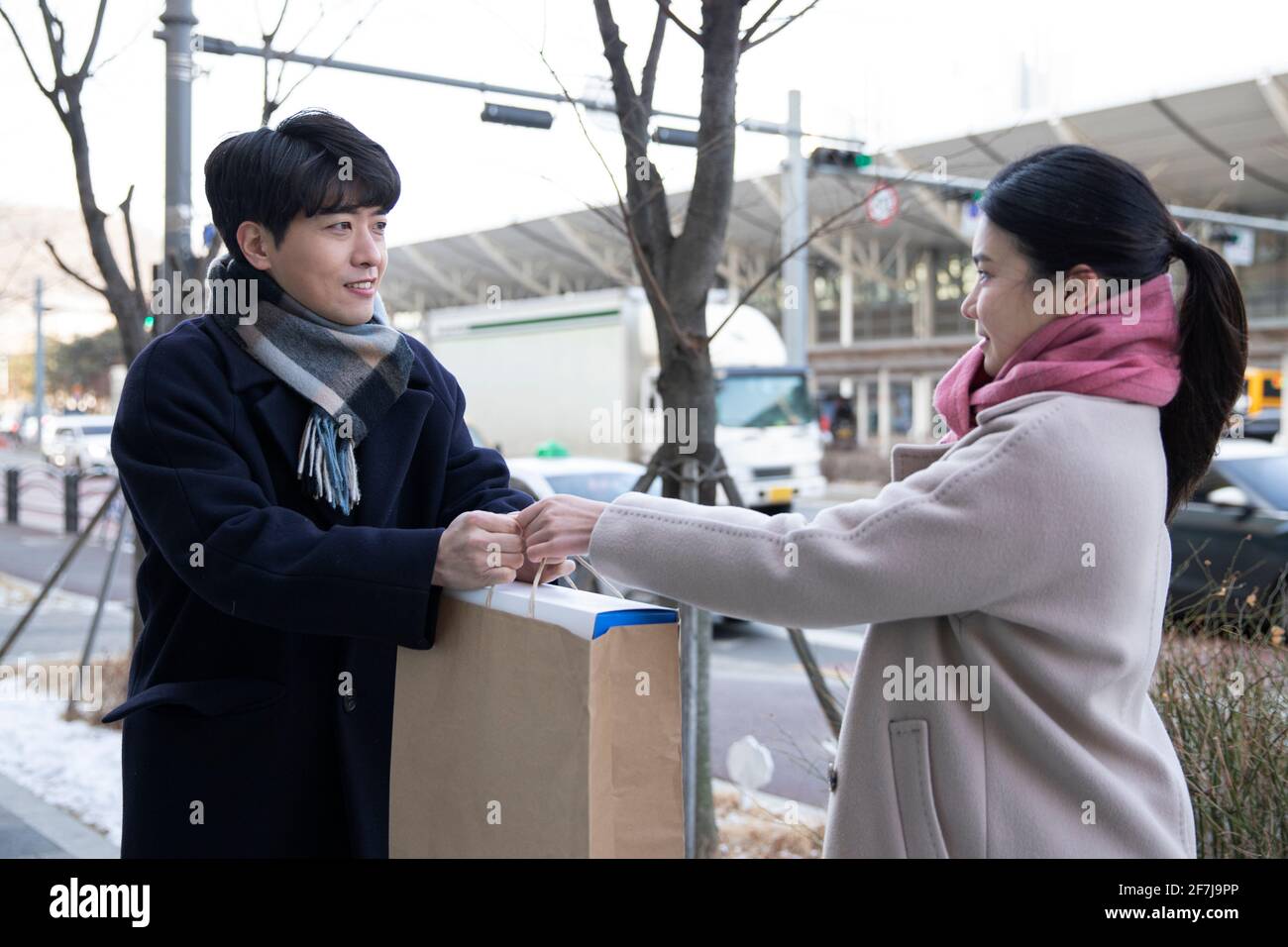 Human handing hi-res stock photography and images - Alamy