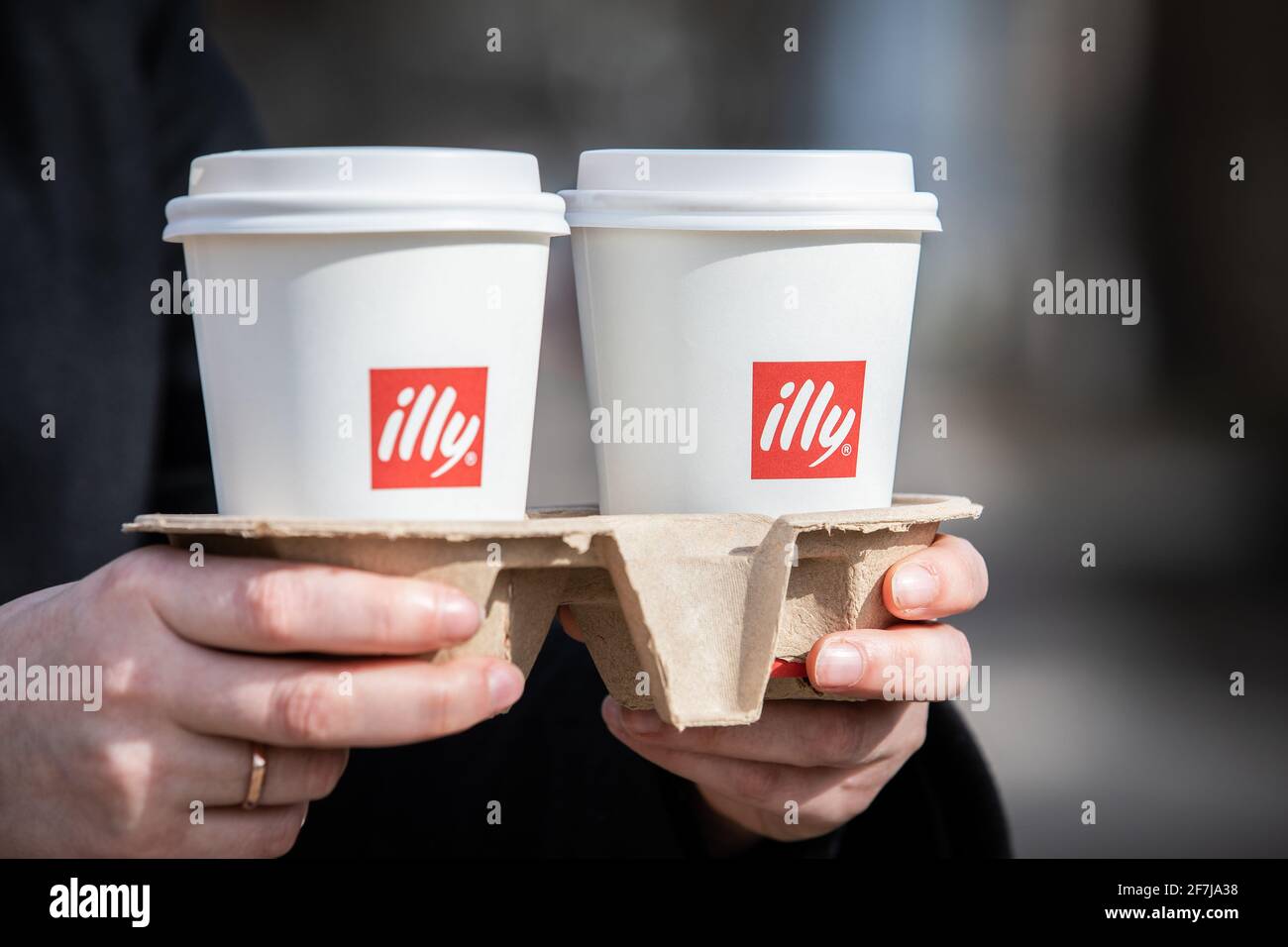 Illy coffee sign hi-res stock photography and images - Alamy