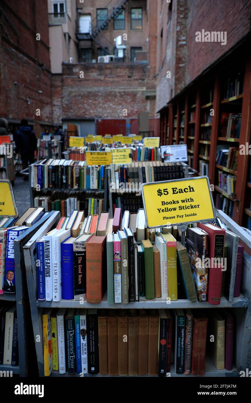 Brattle bookshop hi-res stock photography and images - Alamy