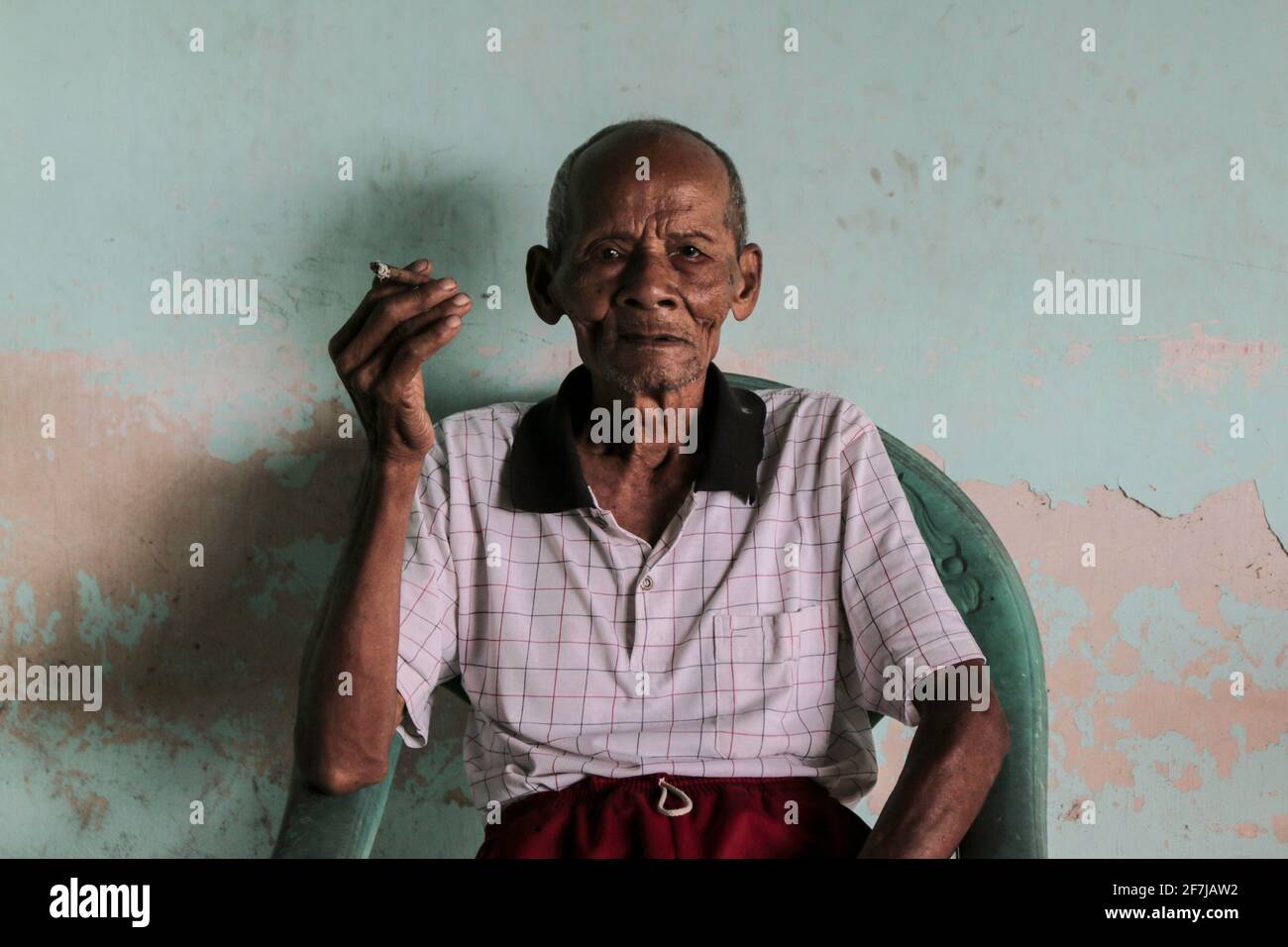 Javanese old man hi-res stock photography and images - Alamy