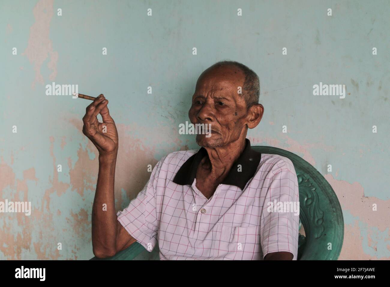 Javanese old man hi-res stock photography and images - Alamy
