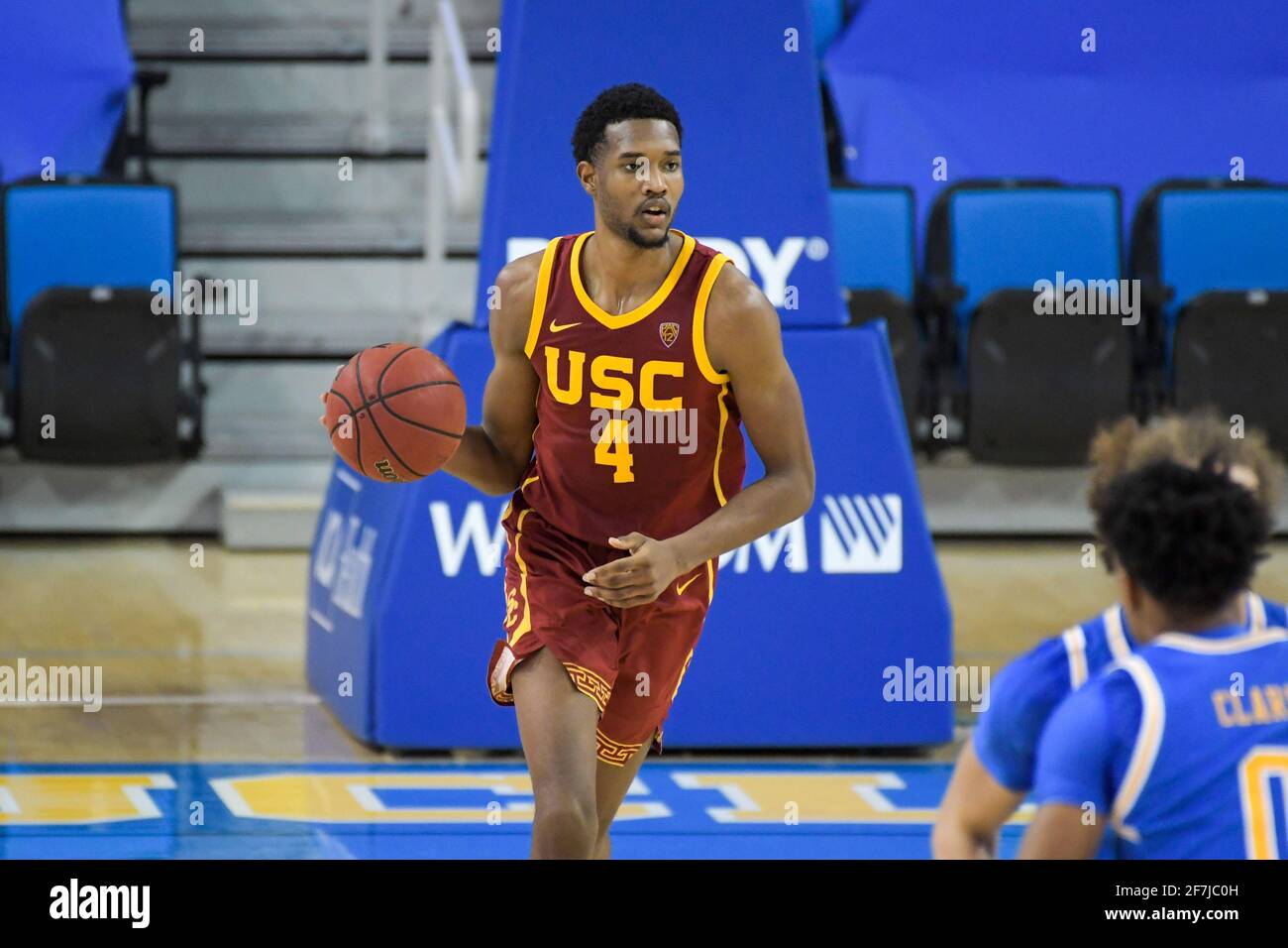 Southern California Trojans forward Evan Mobley (4) dribbles the ball ...