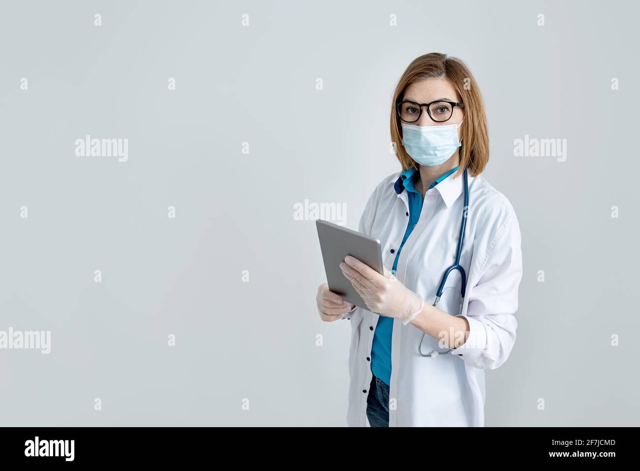 Telehealth family hi-res stock photography and images - Alamy