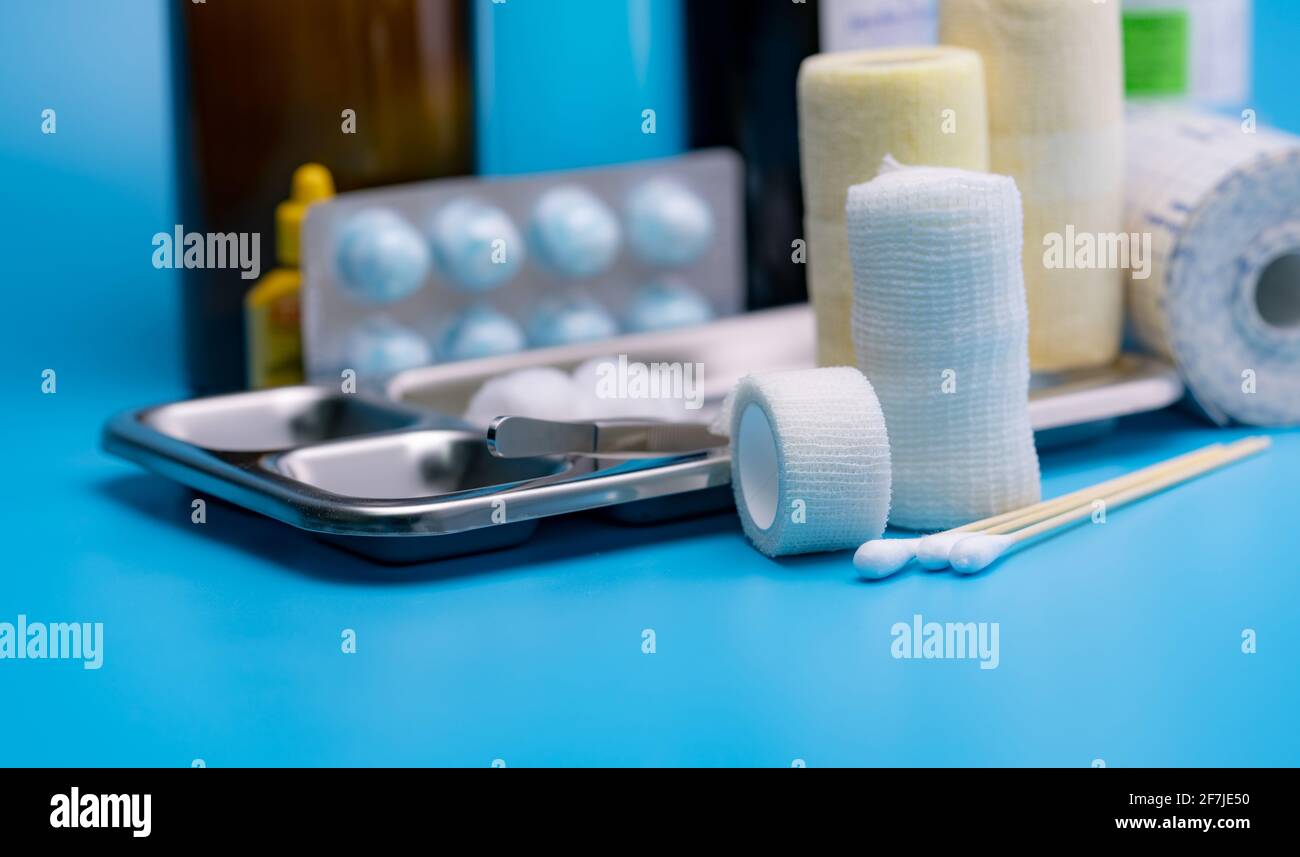Wound dressing tray hi-res stock photography and images - Alamy