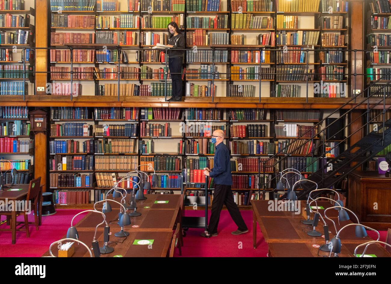 London library st james square hi-res stock photography and images - Alamy