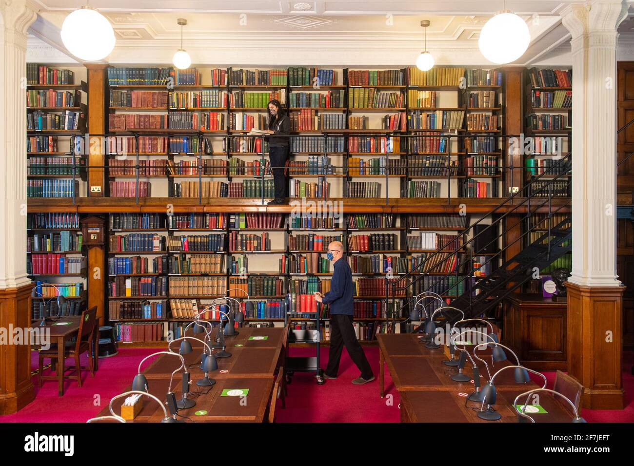 London library st james square hi-res stock photography and images - Alamy