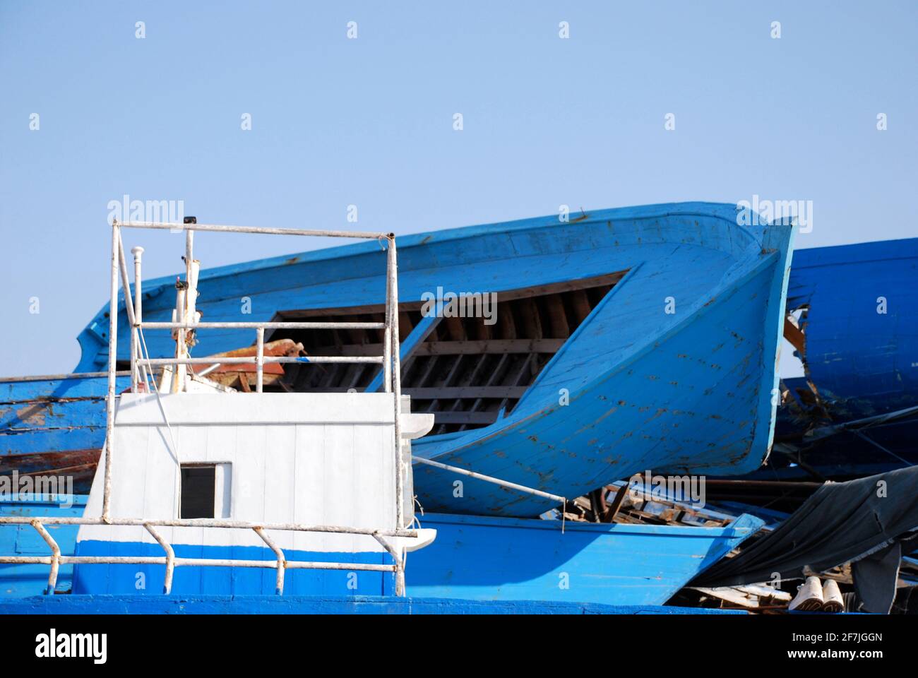 Shattered ships hi-res stock photography and images - Alamy