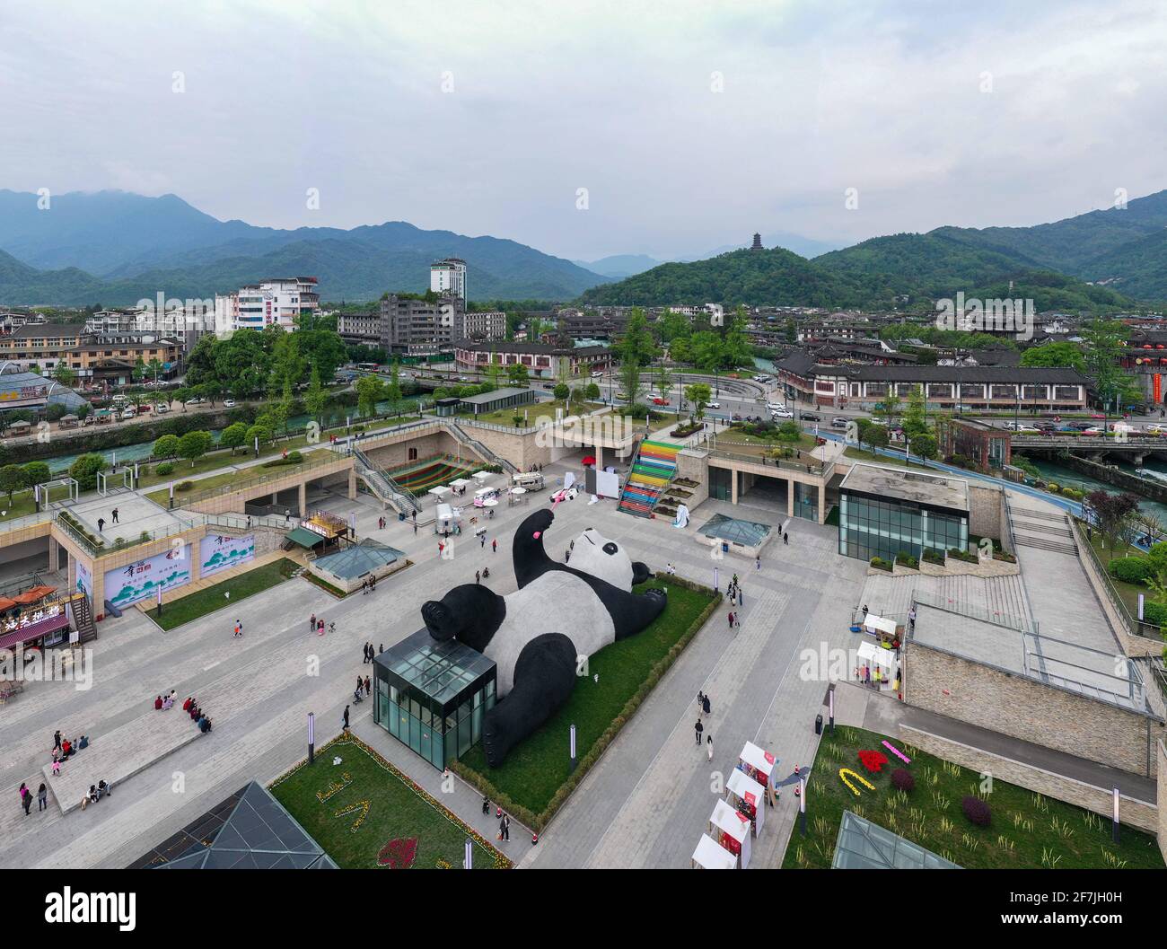 (210408) -- CHENGDU, April 8, 2021 (Xinhua) -- Aerial photo taken on ...