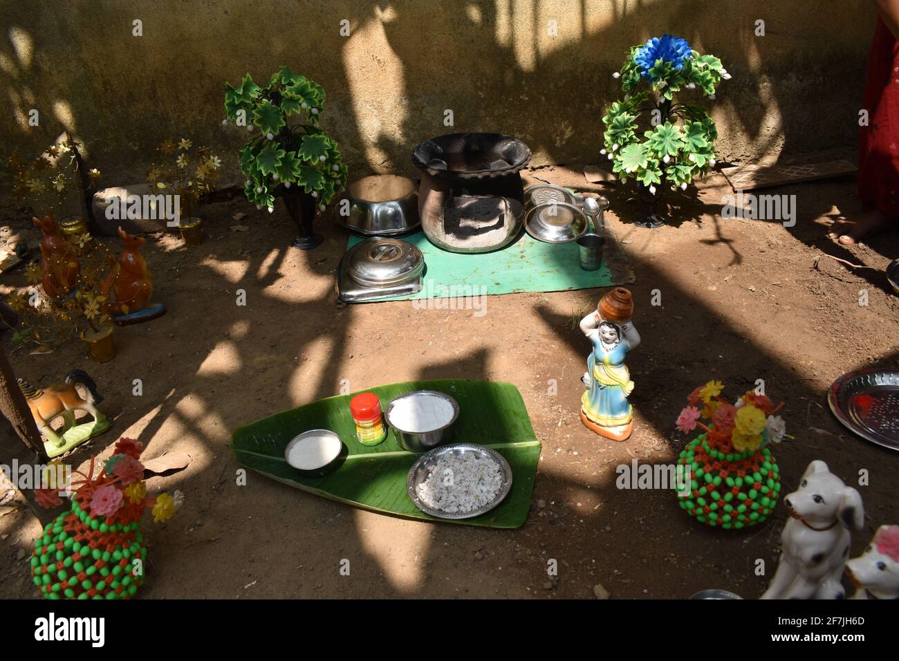 Indian traditional cooking time in the village Stock Photo - Alamy