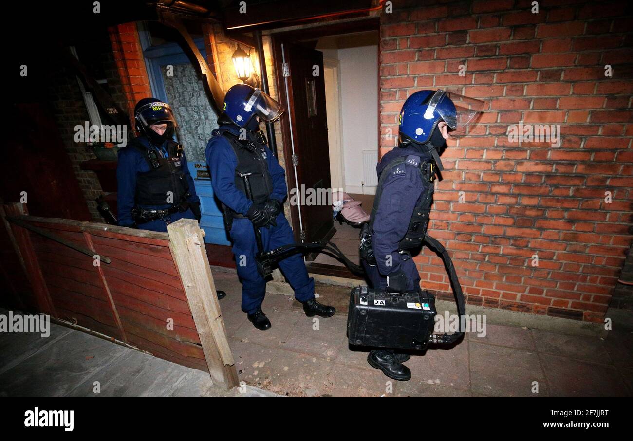 Police apprehend a suspect uk hi-res stock photography and images - Alamy