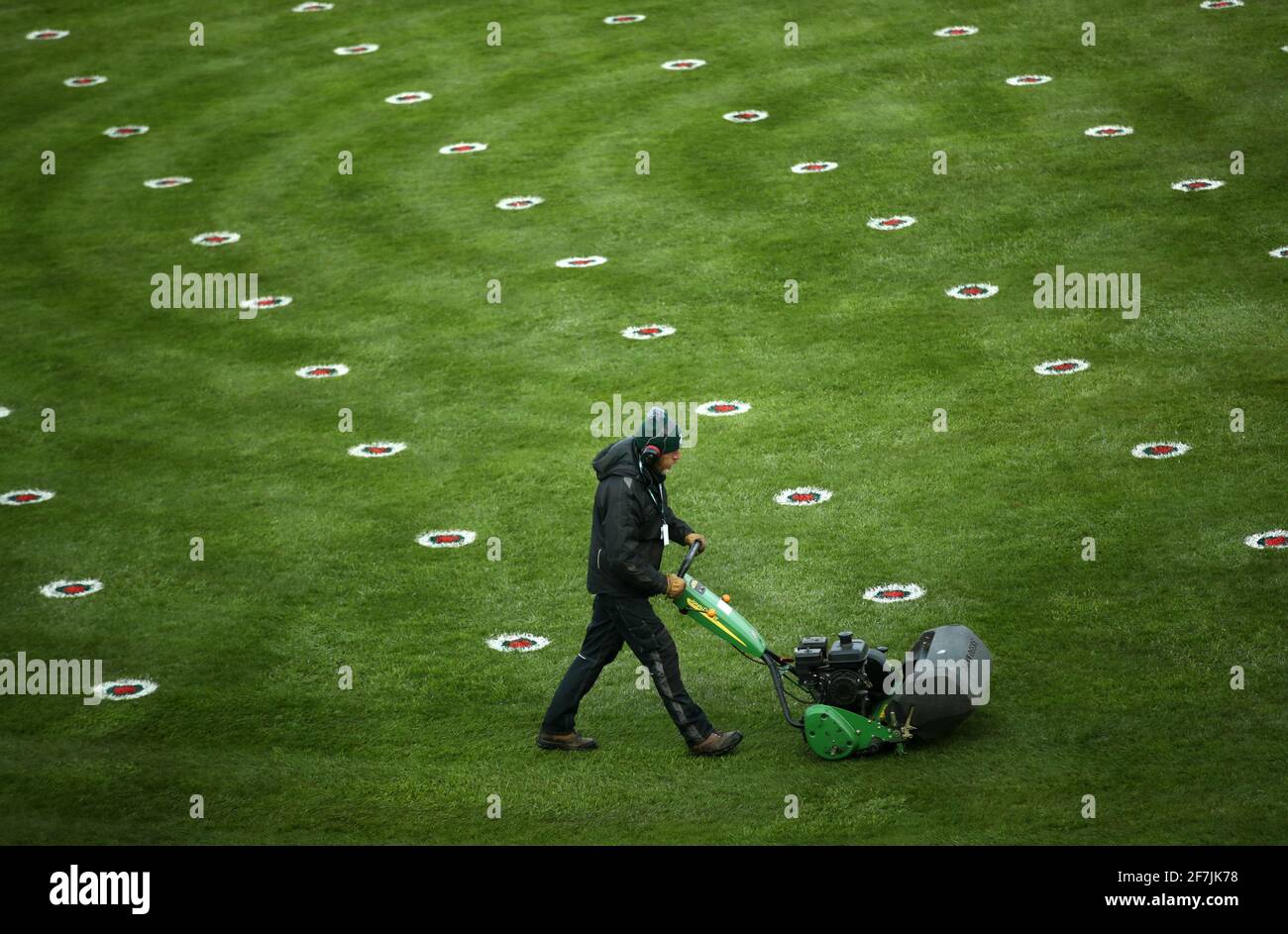 A Member Of The Aintree Groundstaff High Resolution Stock Photography ...