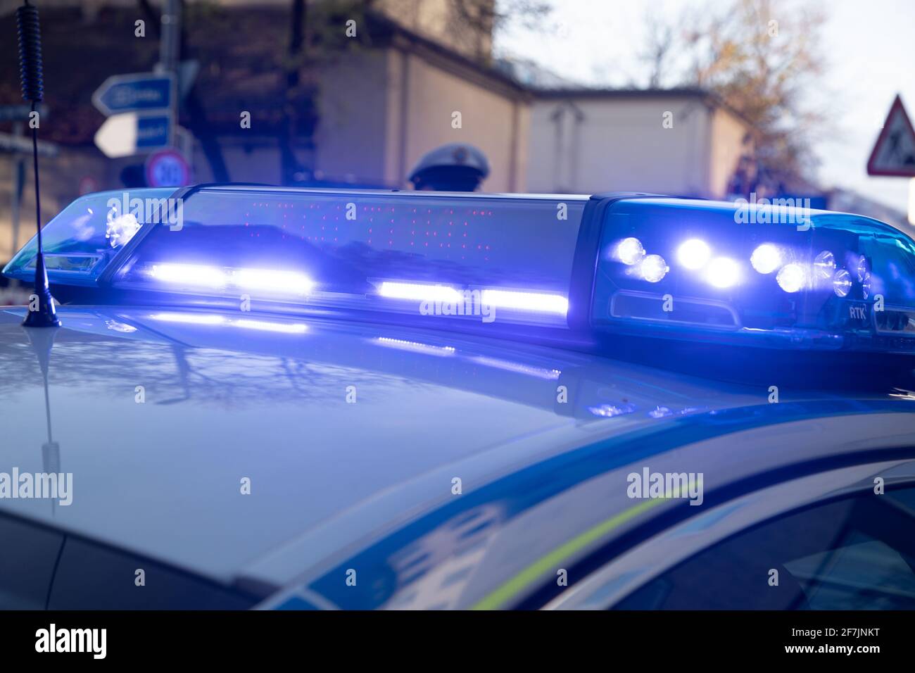 Polizeiwagen mit Blaulicht im Einsatz. -- Police car with bluelight in ...