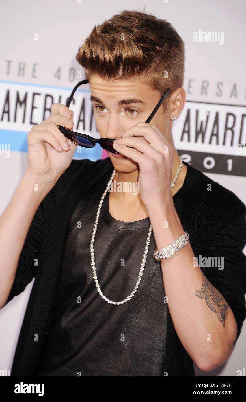 LOS ANGELES, CA - NOVEMBER 18: Justin Bieber attends the 40th ... LOS ANGELES, CA - NOVEMBER 18: Justin Bieber attends the 40th ...