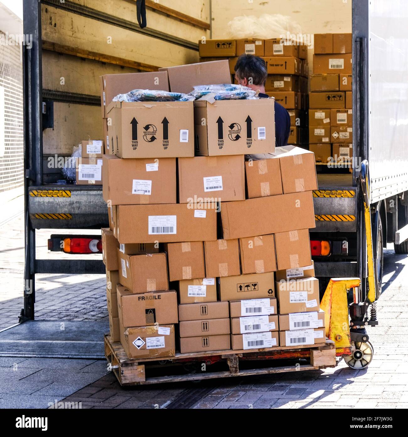 London street lorry truck hi-res stock photography and images - Alamy