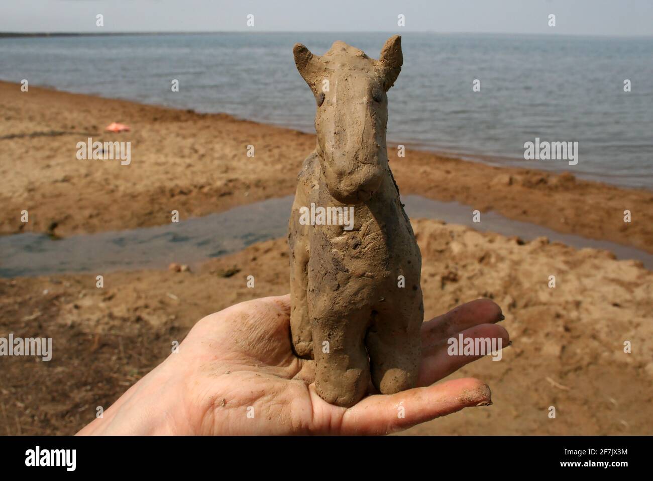 The horse is molded from fresh lake clay Stock Photo - Alamy