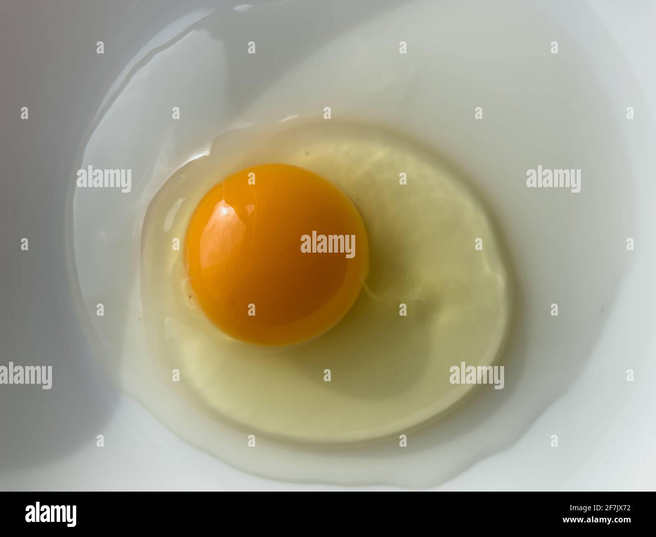 Raw chicken egg hi-res stock photography and images - Alamy