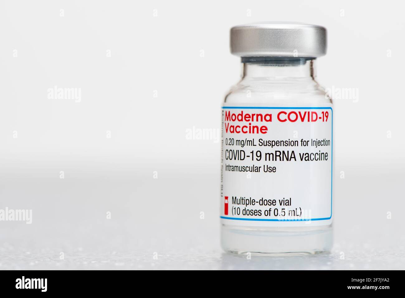 Vaccine bottle moderna hi-res stock photography and images - Alamy