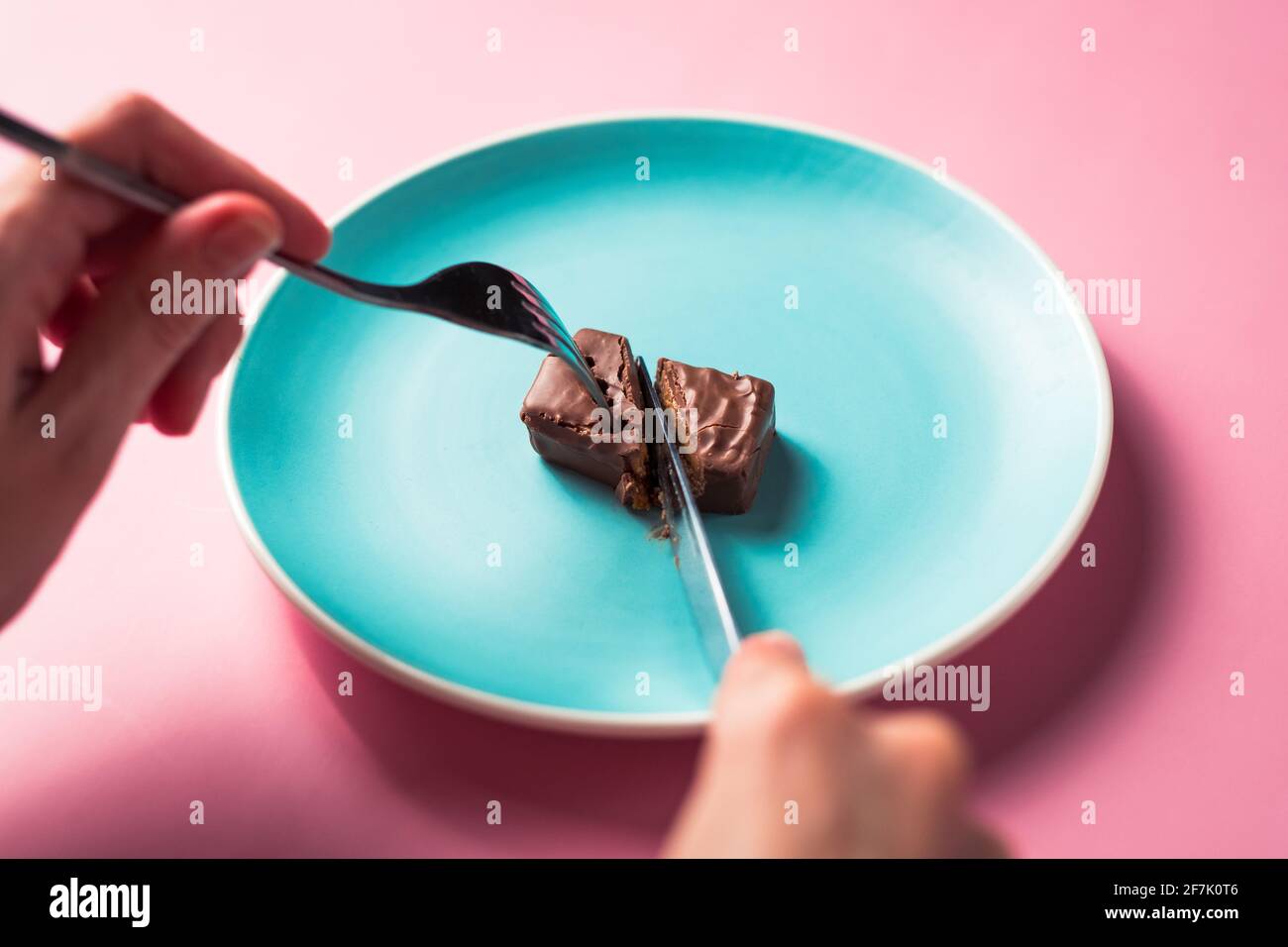 Plate knife fork hands hi-res stock photography and images - Alamy