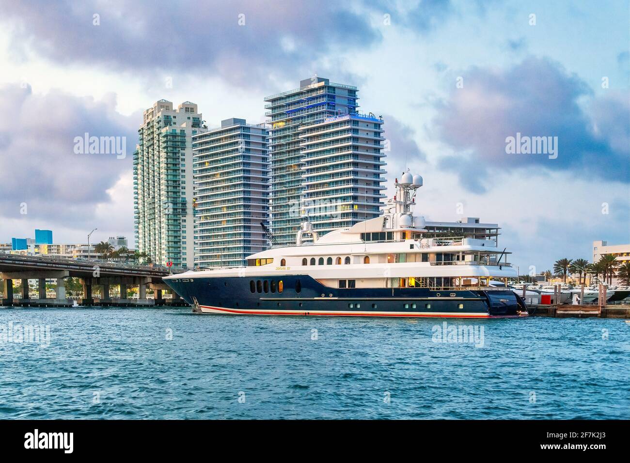 Yacht docked miami hi-res stock photography and images - Alamy