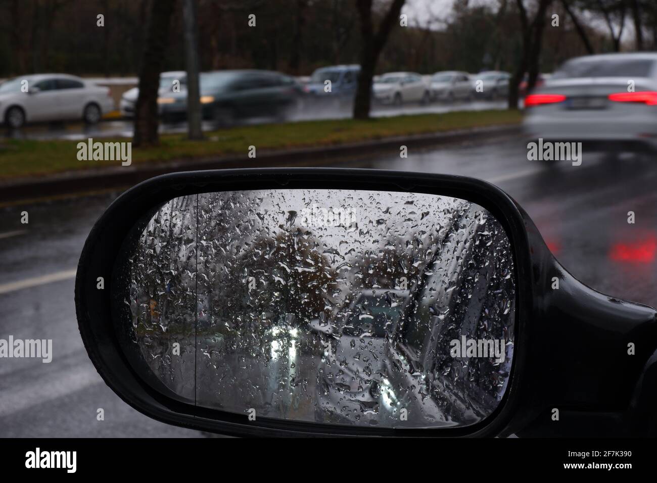 Drop of water mirror hi-res stock photography and images - Alamy