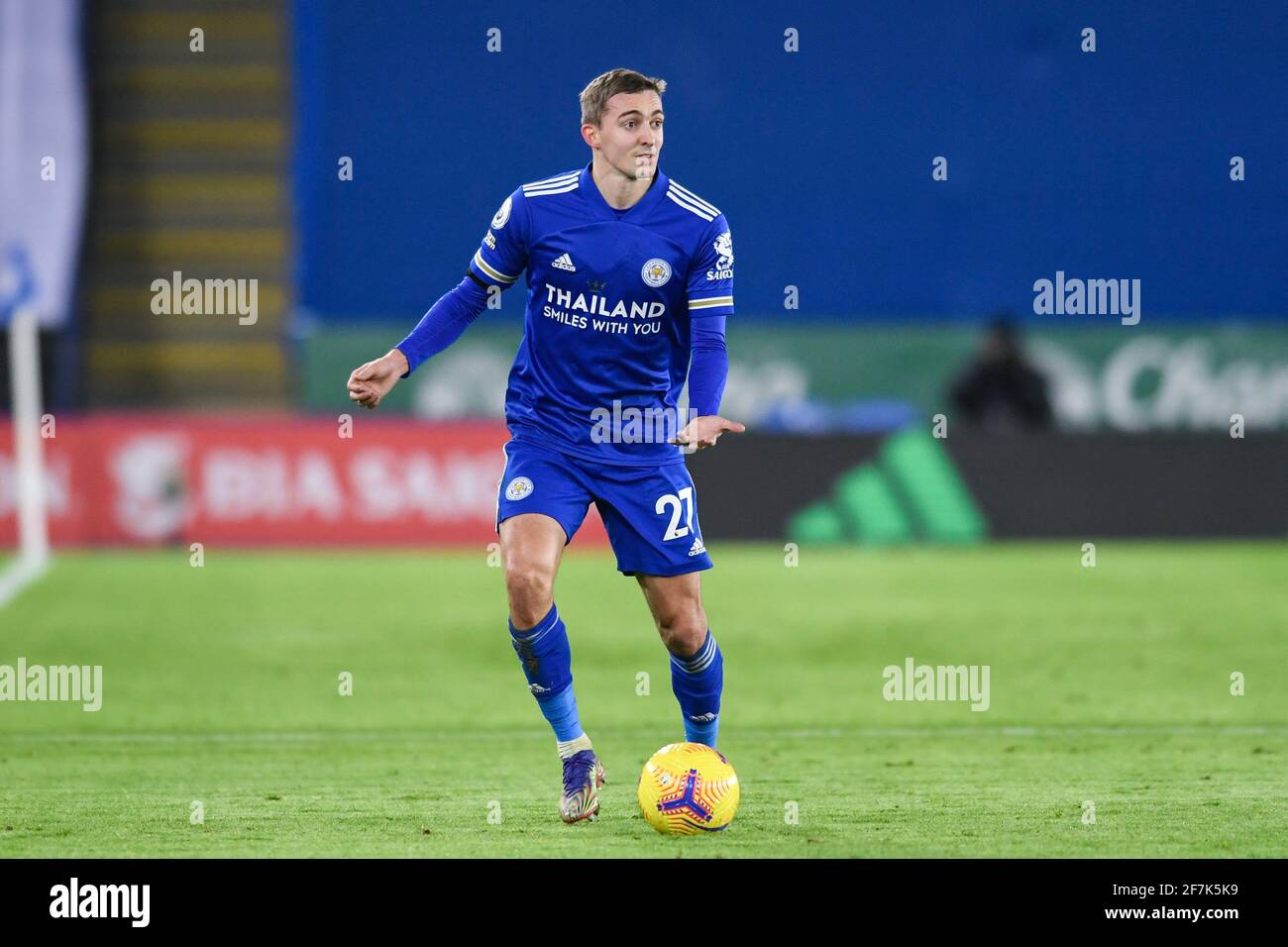 Timothy Castagne #27 of Leicester City looks for a passing option Stock ...
