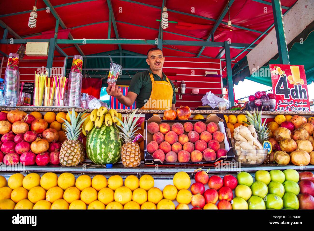 Fruit juice seller hi-res stock photography and images - Alamy