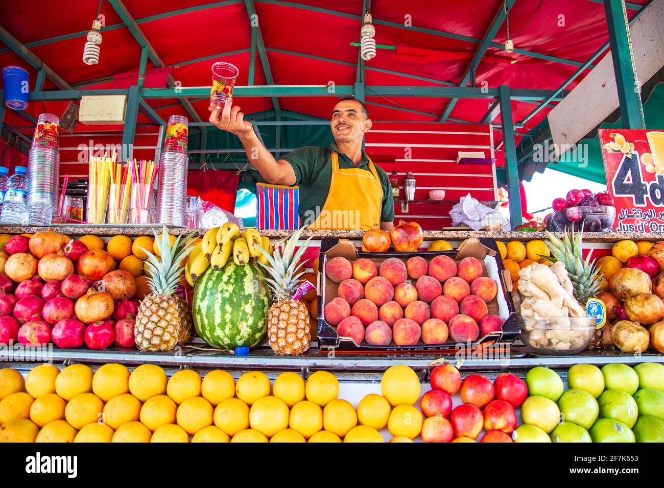 Fruit juice seller hi-res stock photography and images - Alamy