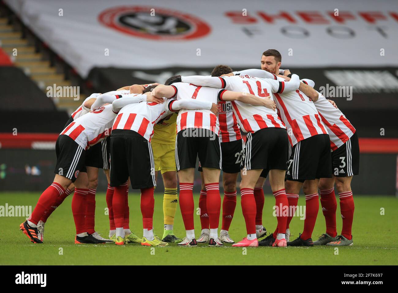 Sheffield United have a team hug before kick-off Stock Photo - Alamy
