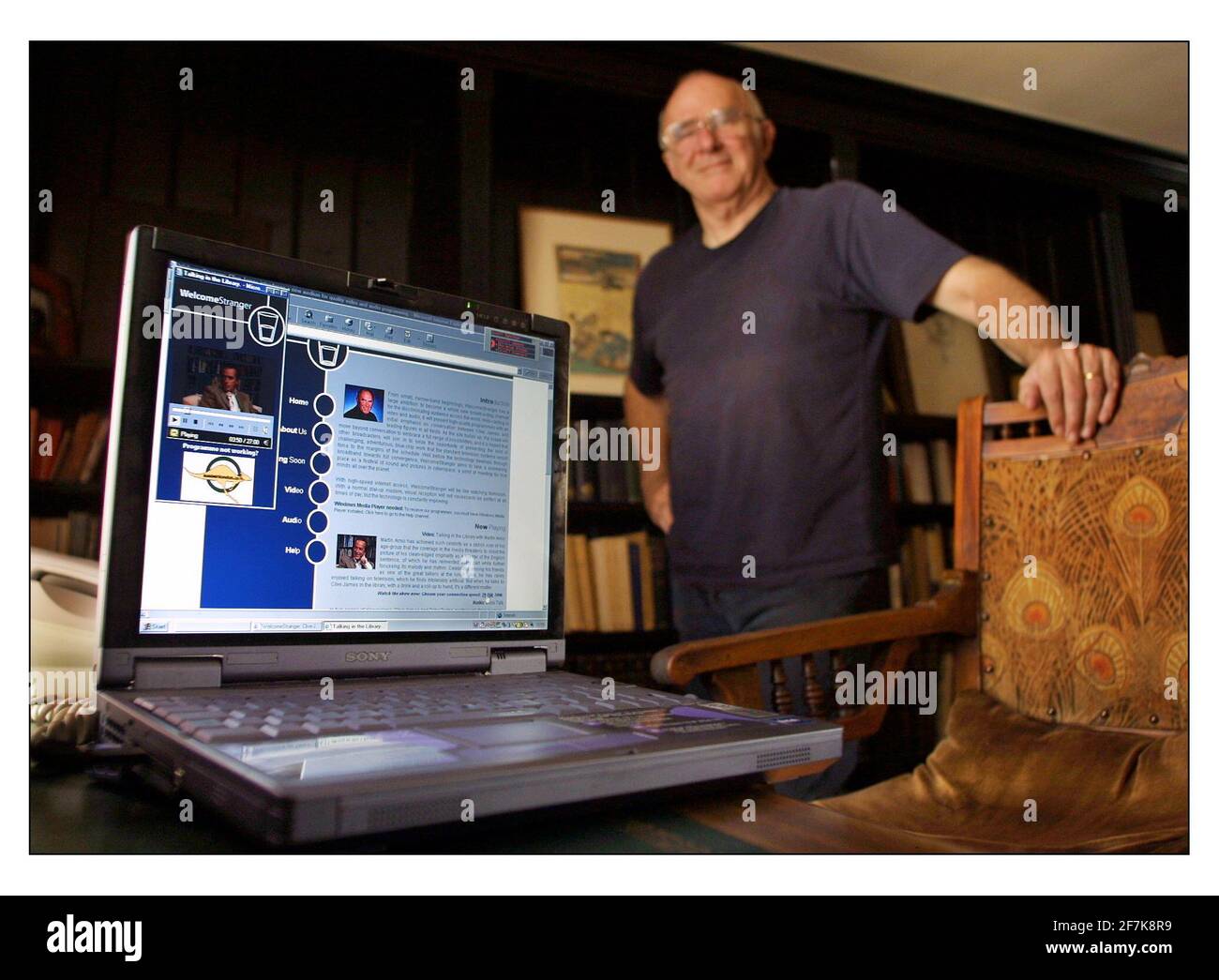 Clive james hi-res stock photography and images - Alamy