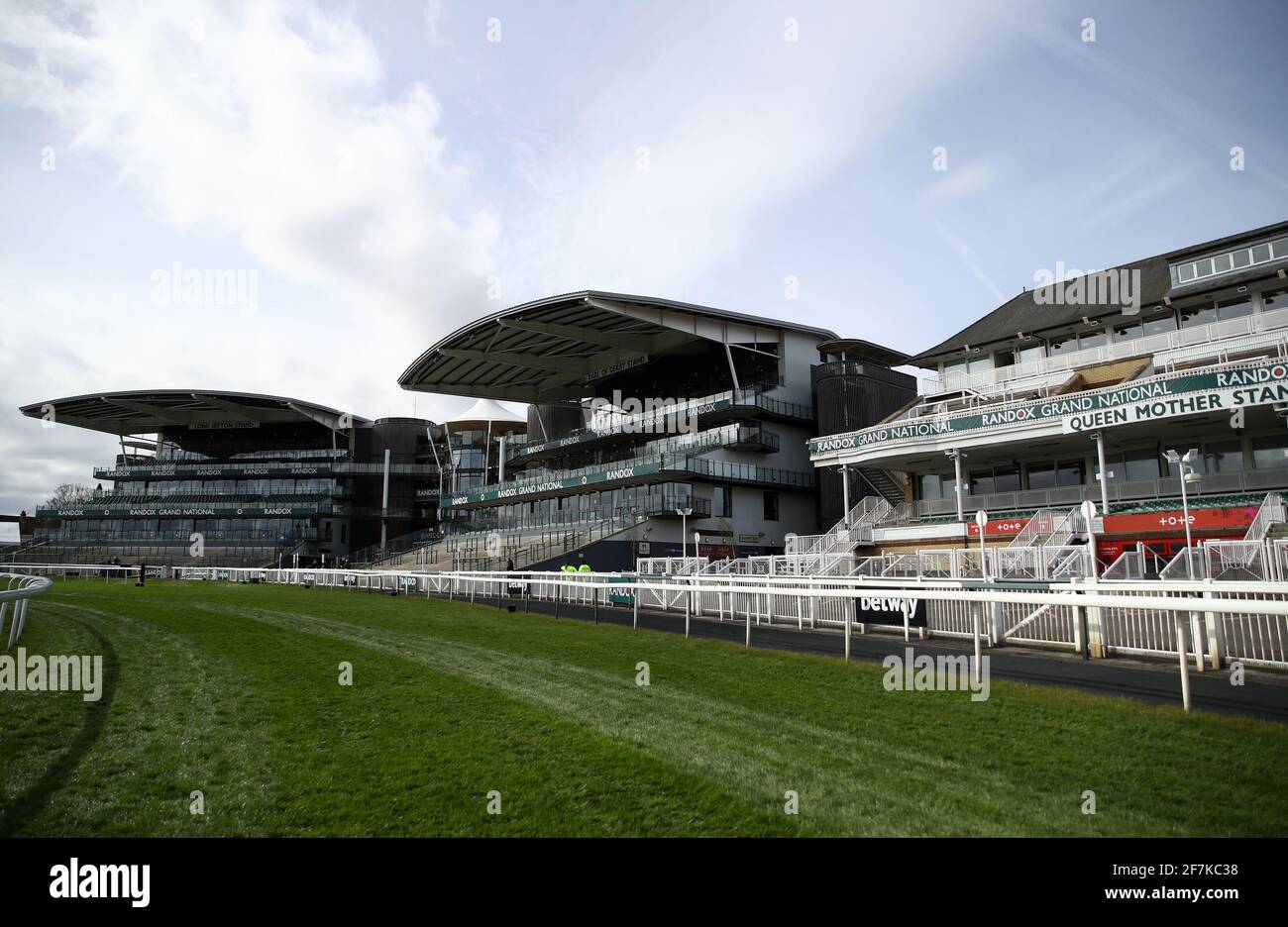 Aintree grand national grandstands hi-res stock photography and images ...