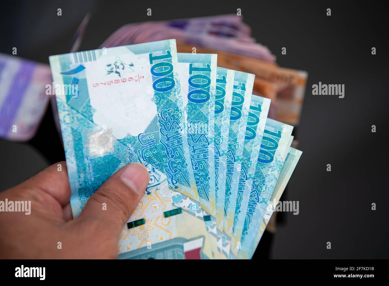100 riyal hi-res stock photography and images - Alamy