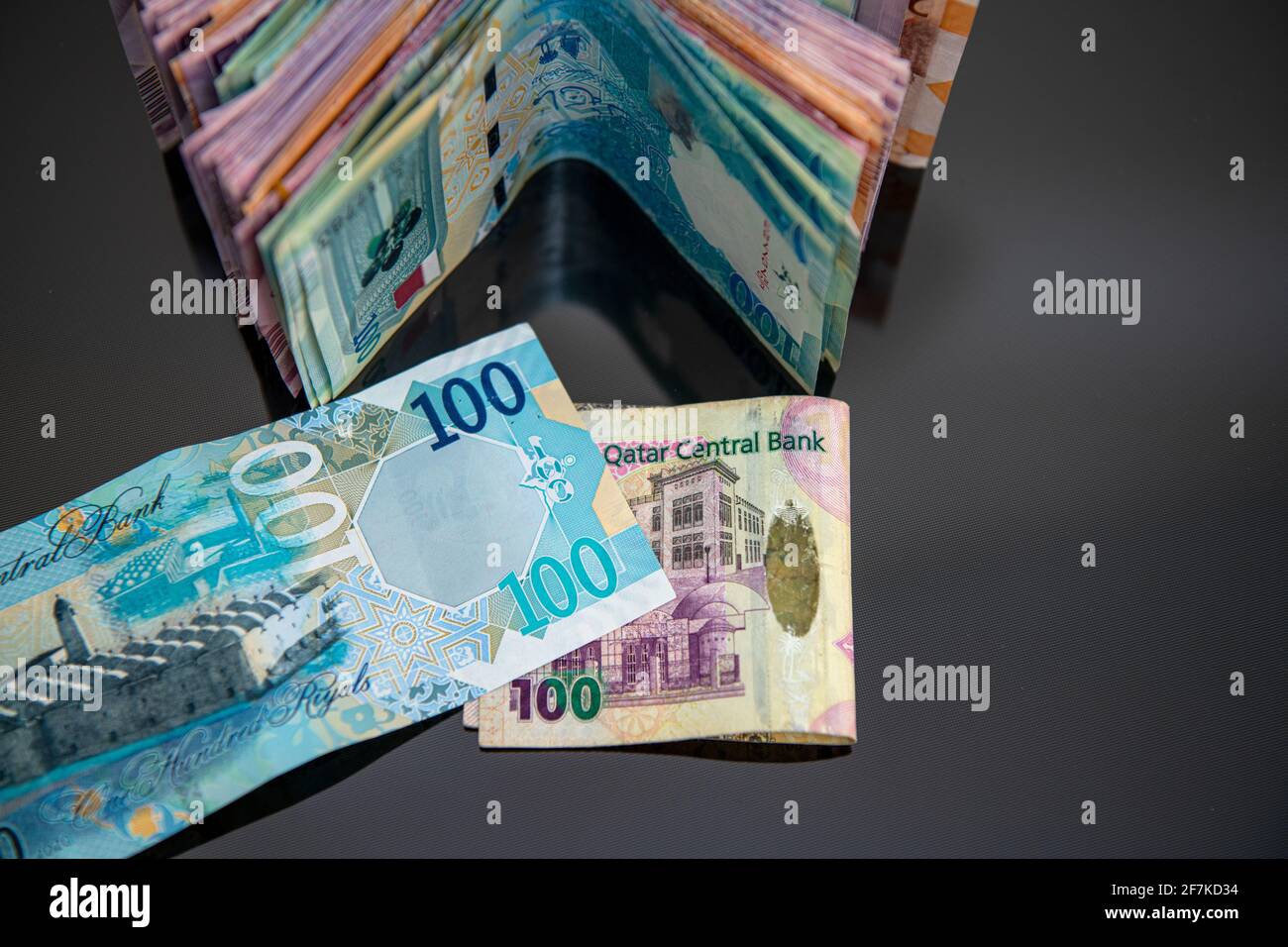 100 rial hi-res stock photography and images - Alamy
