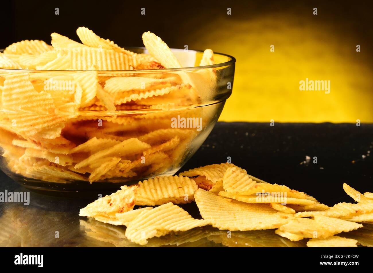 Potato chips on a bowl Stock Photo - Alamy