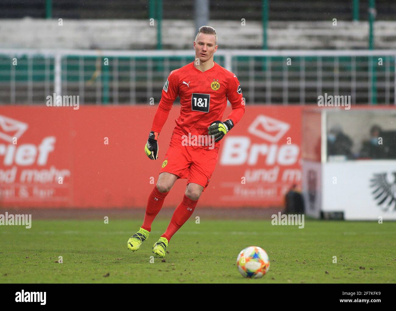 Luca unbehaun borussia dortmund ii hi-res stock photography and images ...