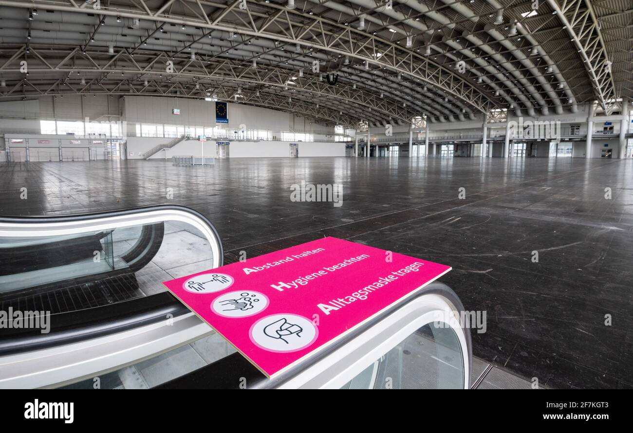 Empty fair grounds hi-res stock photography and images - Alamy