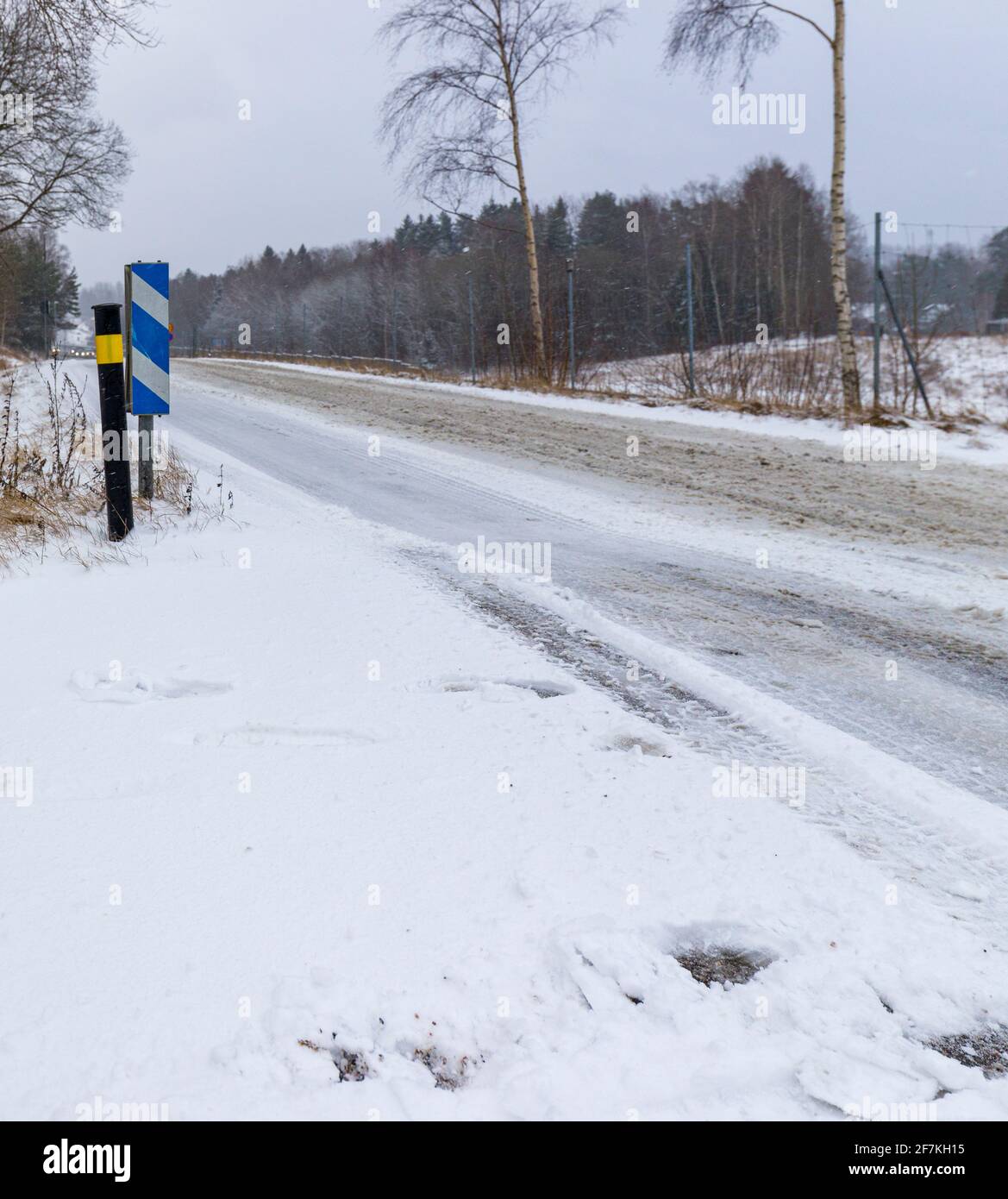 Covered pedestrian crossing hi-res stock photography and images - Alamy