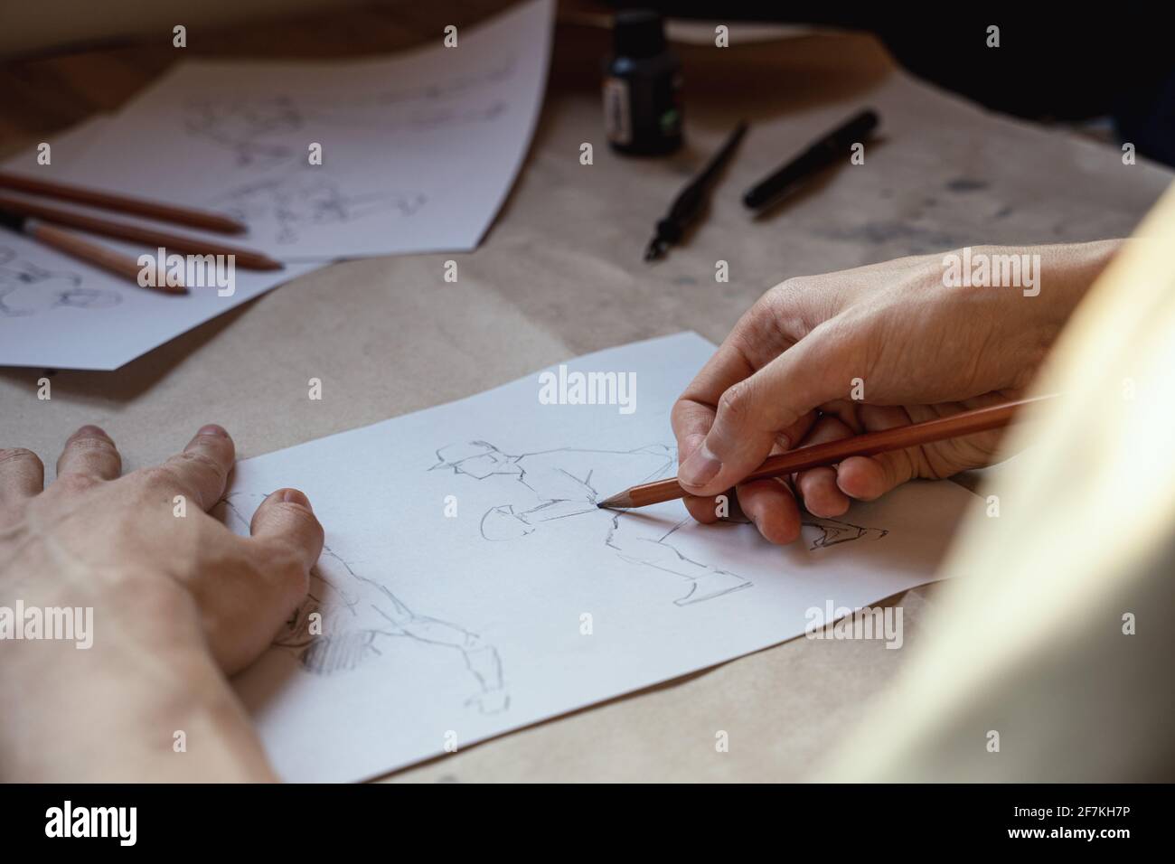 Pencil drawing lessons hi-res stock photography and images - Alamy