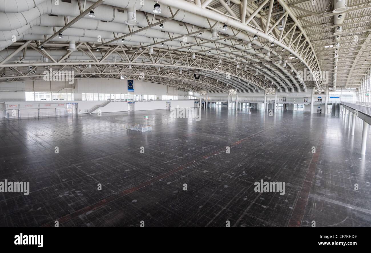 Empty fair grounds hi-res stock photography and images - Alamy