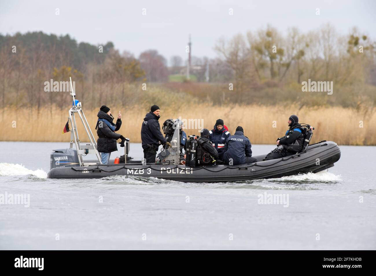 08 April 2021, Brandenburg, Flieth-Stegelitz/Gt Suckow: A rubber dinghy ...