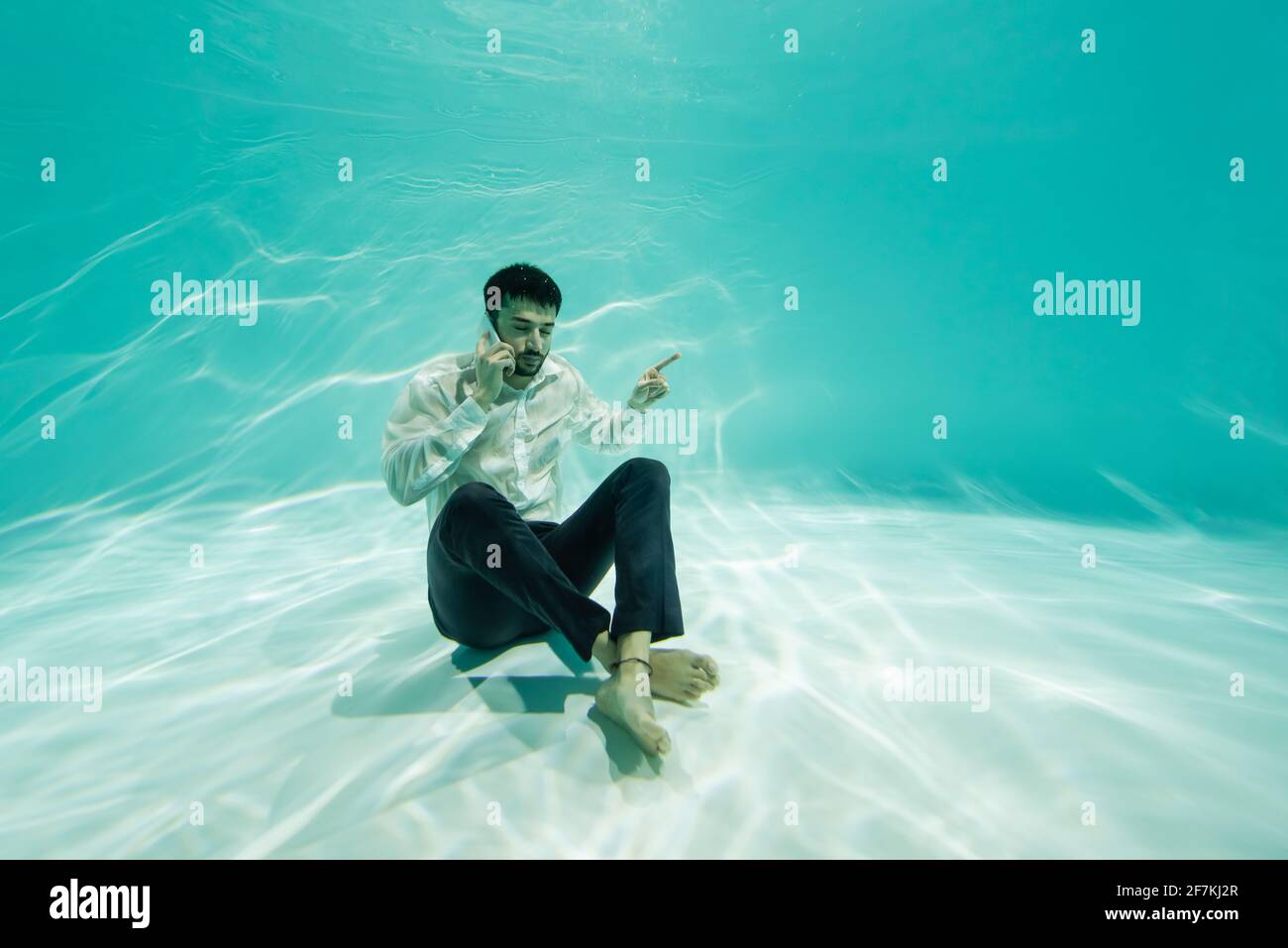 Underwater legs pool hi-res stock photography and images - Alamy