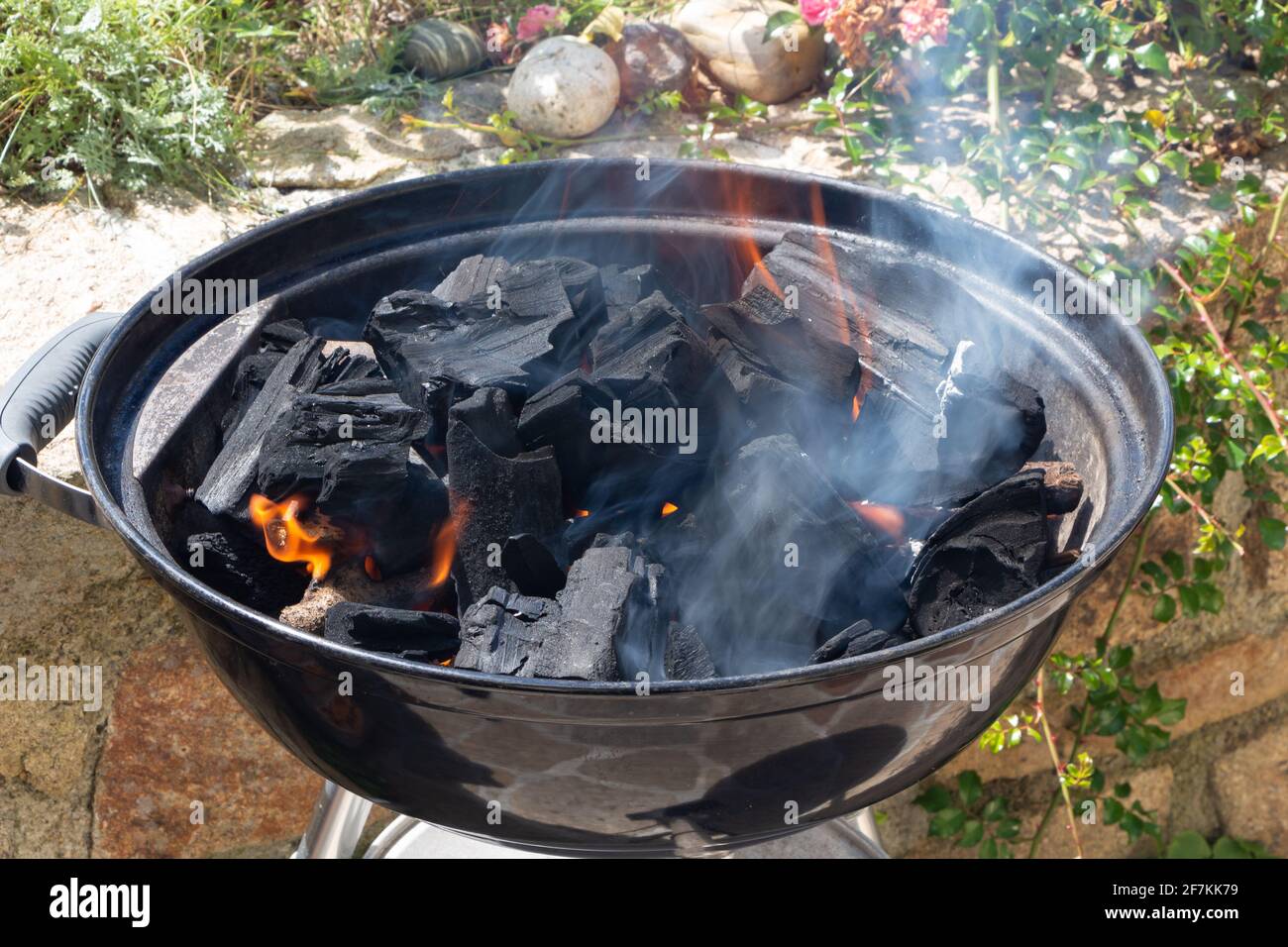 Lit barbecue hi-res stock photography and images - Alamy