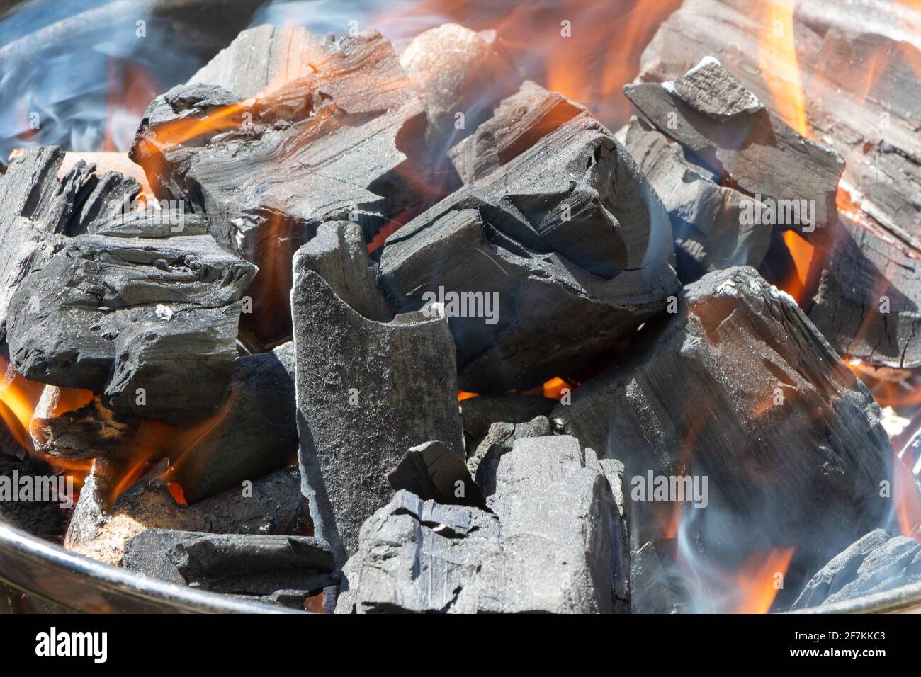 Lit barbecue hi-res stock photography and images - Alamy