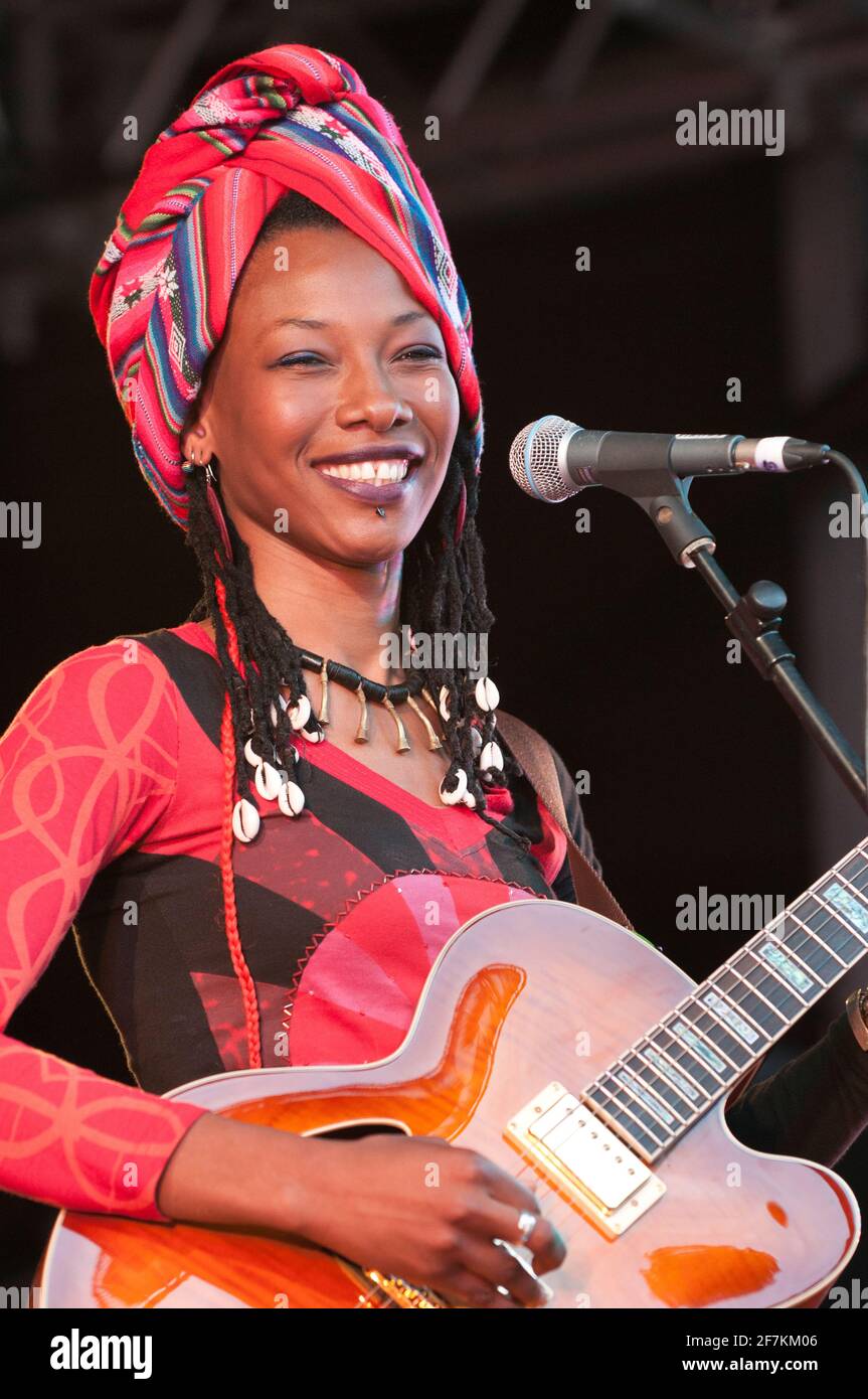 Malian actress hi-res stock photography and images - Alamy