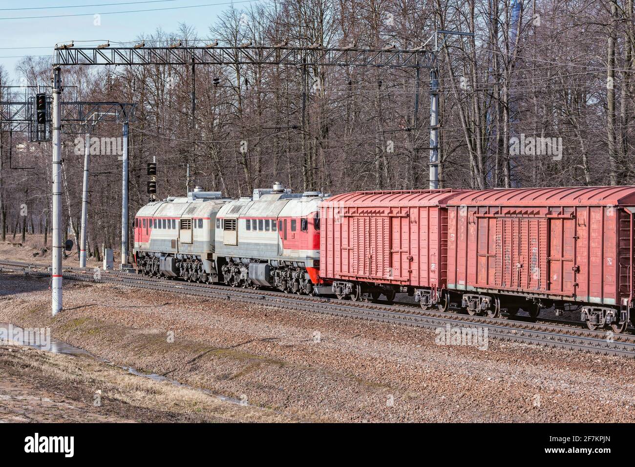 Long freight train approaches to the station Stock Photo - Alamy