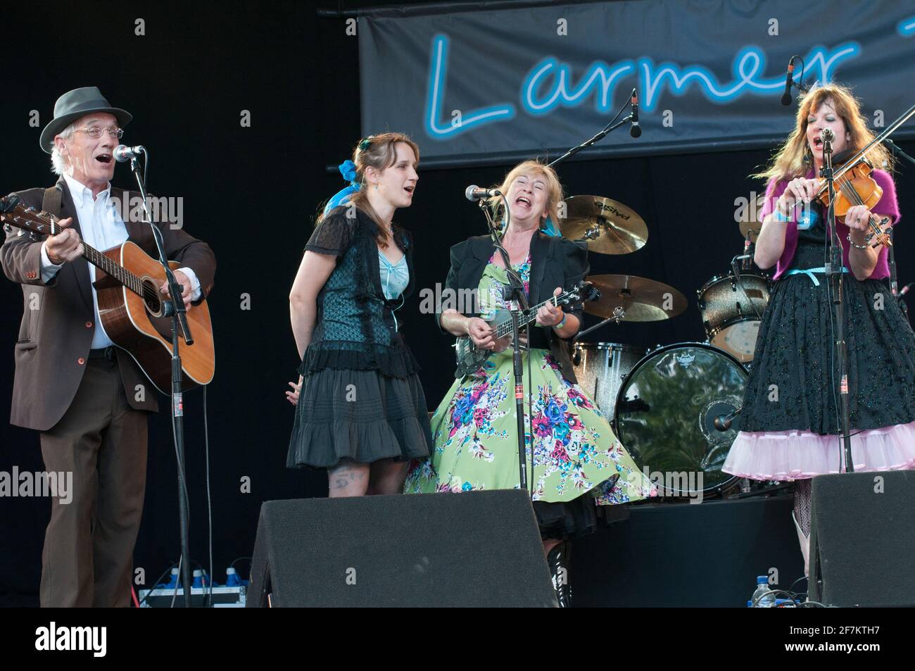 Skiffle band hi-res stock photography and images - Alamy