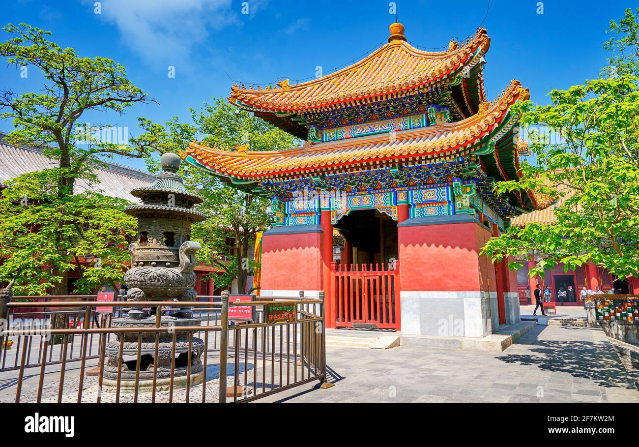 Yonghe Gong Lama Buddhist Temple, Beijing, China Stock Photo - Alamy
